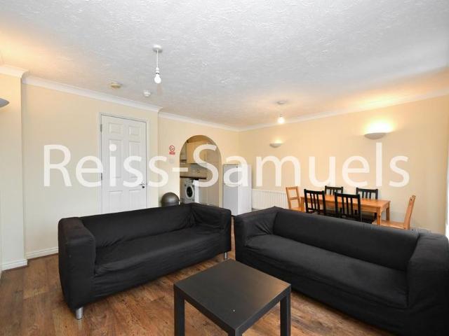5 bedroom semi detached house to rent