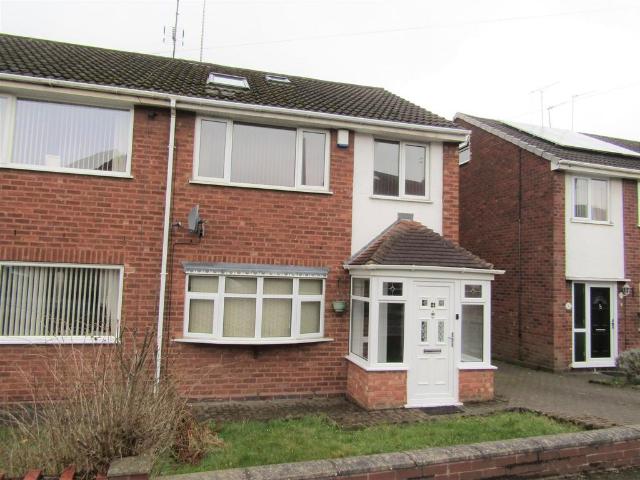 5 bedroom semi detached house to rent