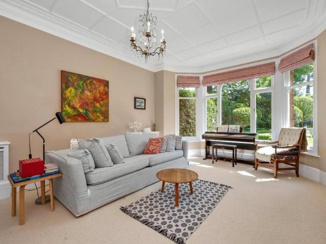 5 bedroom semi detached house to rent