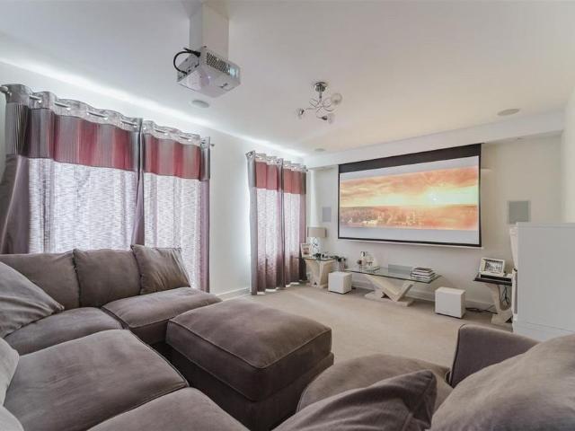 5 bedroom semi detached house to rent