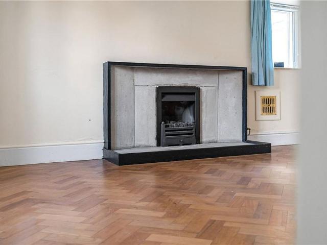 5 bedroom semi detached house to rent