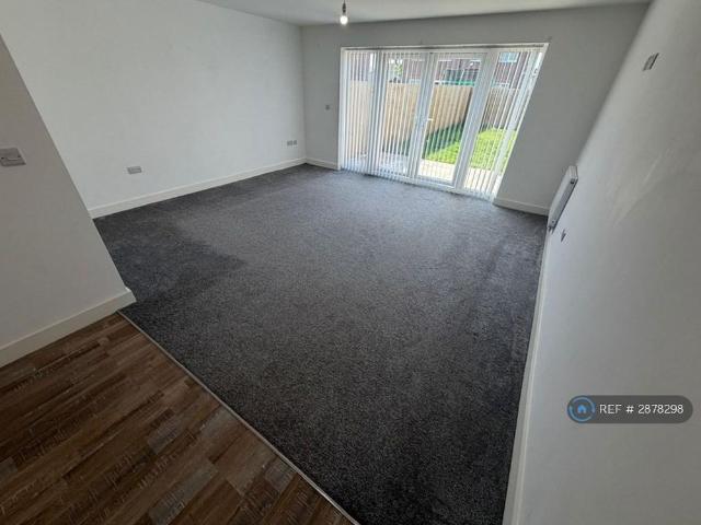 5 bedroom semi detached house to rent