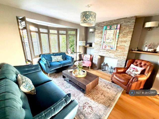 5 bedroom semi detached house to rent