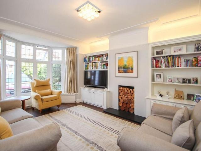 5 bedroom semi detached house to rent