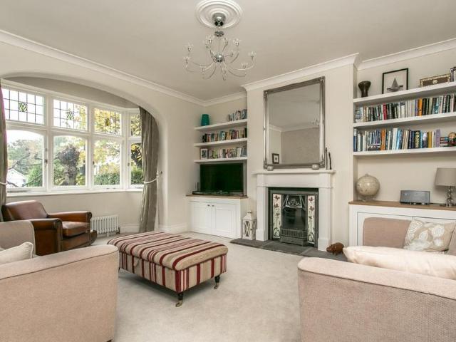 5 bedroom semi detached house to rent