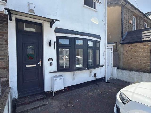 5 bedroom semi detached house to rent