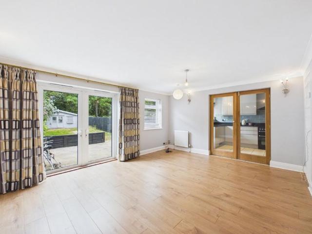 5 bedroom semi detached house to rent