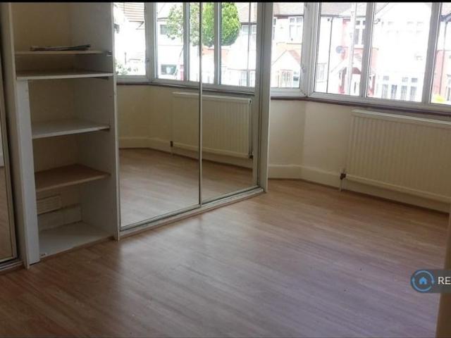 5 bedroom semi detached house to rent