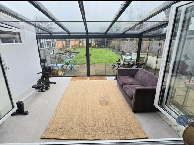 5 bedroom semi detached house to rent