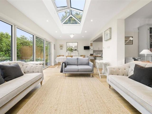 5 bedroom semi detached house to rent