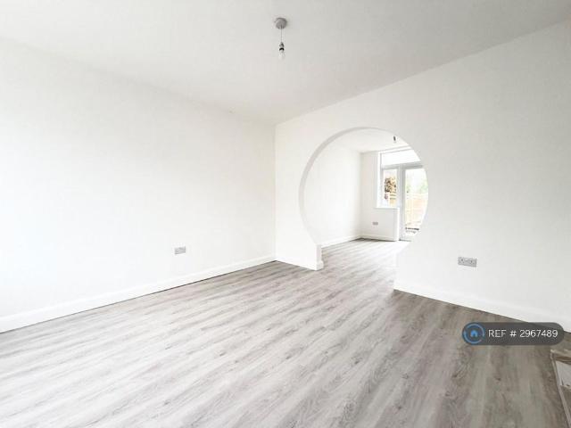 5 bedroom semi detached house to rent