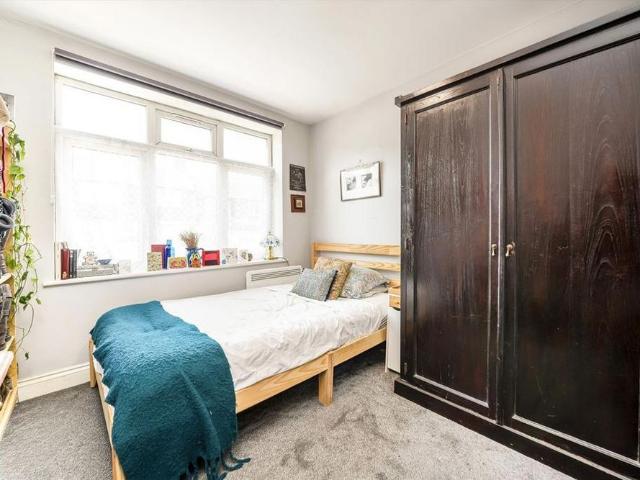 5 bedroom semi detached house to rent