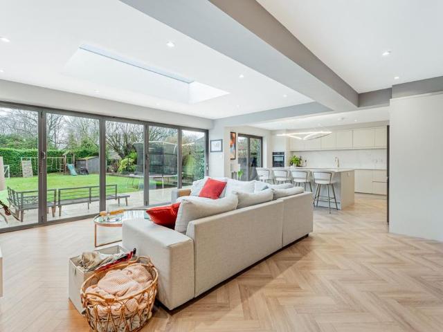 5 bedroom semi detached house to rent