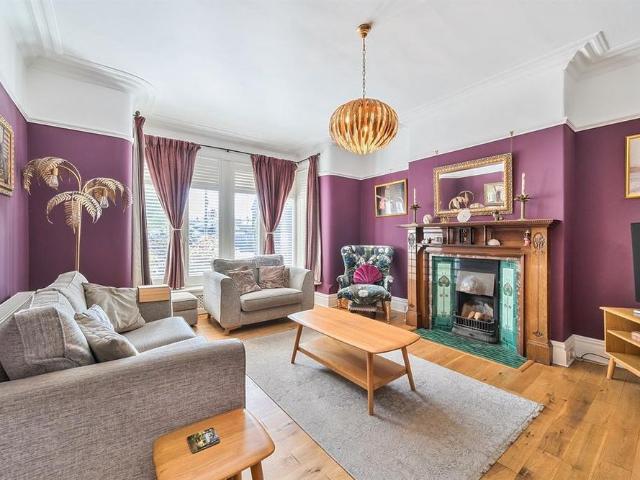 5 bedroom semi detached house to rent