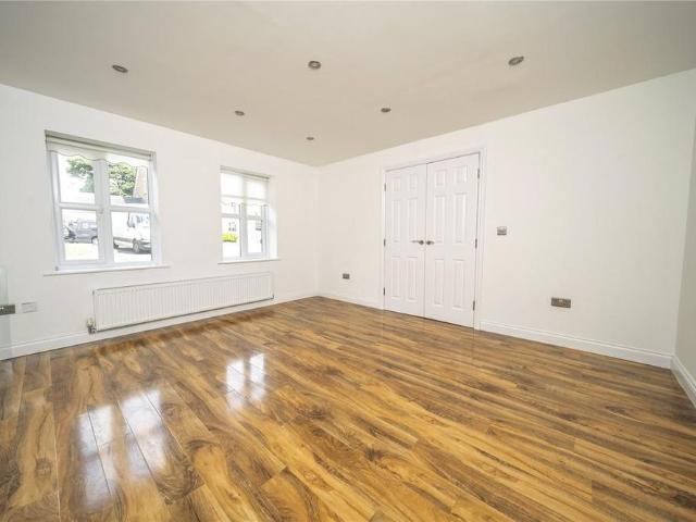 5 bedroom semi detached house to rent