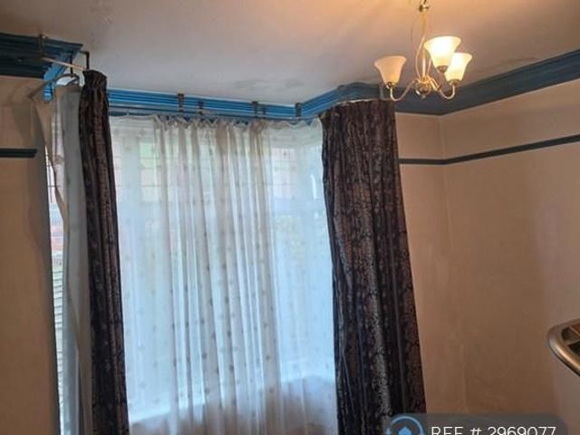 5 bedroom semi detached house to rent