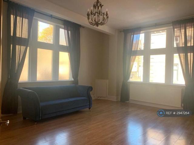 5 bedroom semi detached house to rent