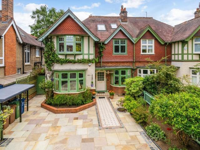 5 bedroom semi detached house to rent