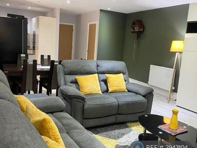 5 bedroom semi detached house to rent