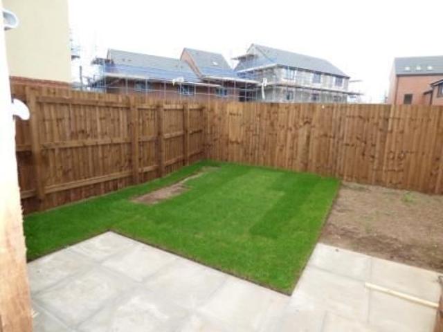 5 bedroom semi detached house to rent