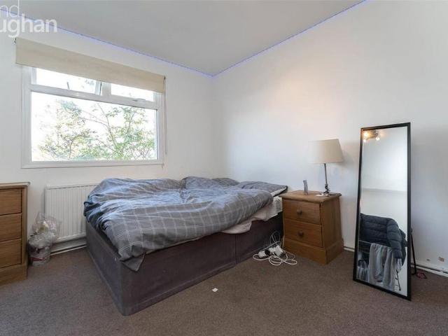 5 bedroom semi detached house to rent