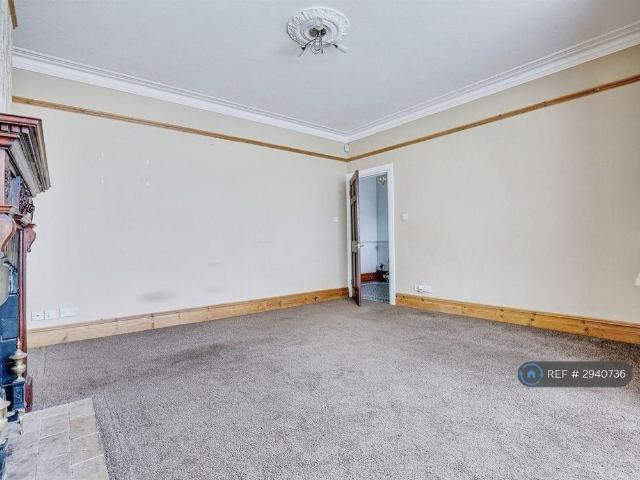 5 bedroom semi detached house to rent