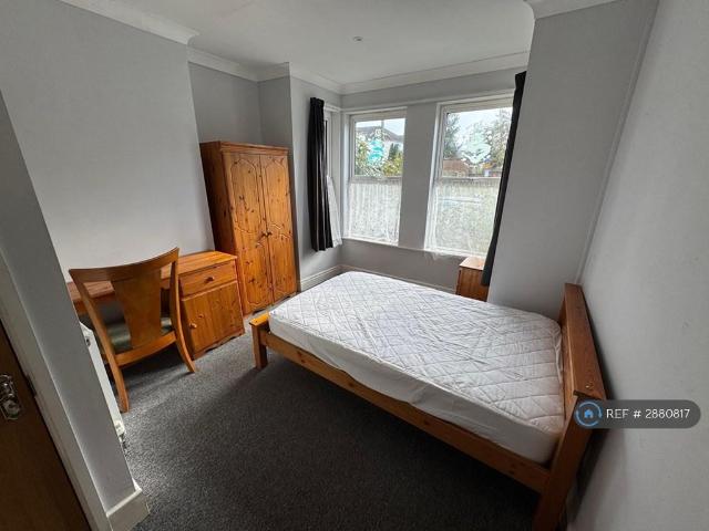 5 bedroom semi detached house to rent