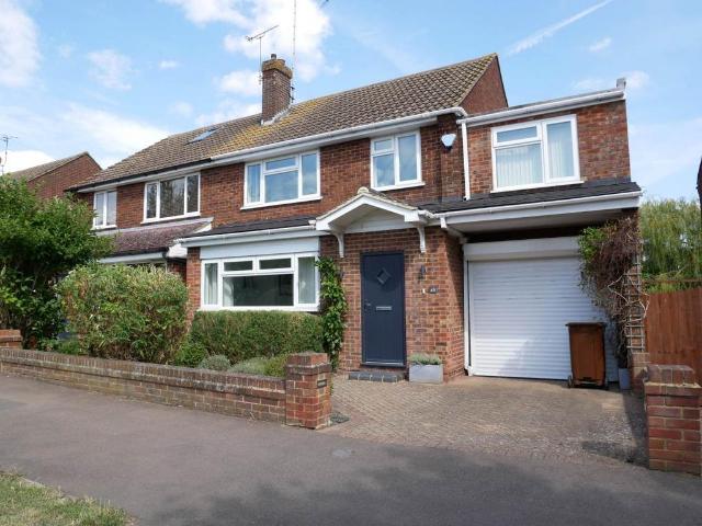 5 bedroom semi detached house to rent