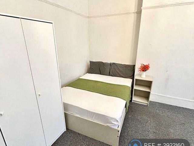 5 bedroom semi detached house to rent