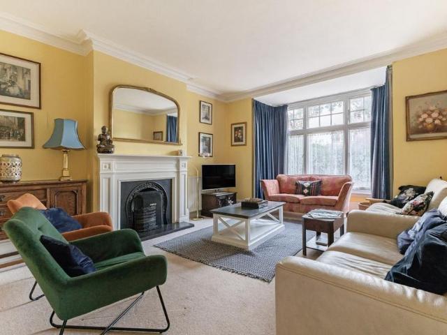 5 bedroom semi detached house to rent