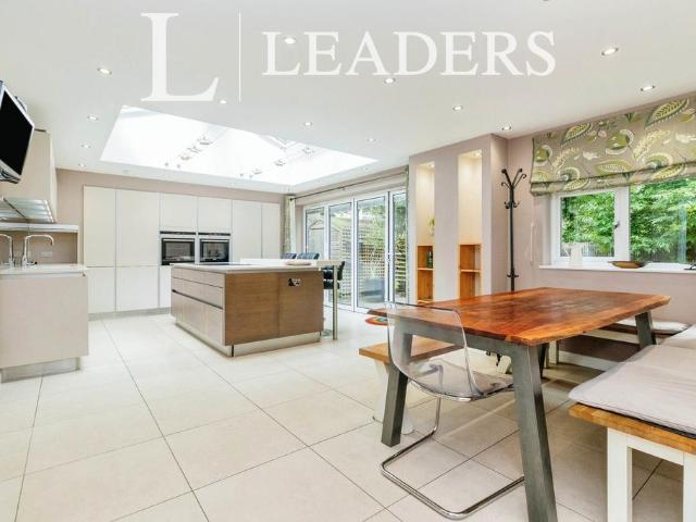 5 bedroom semi detached house to rent