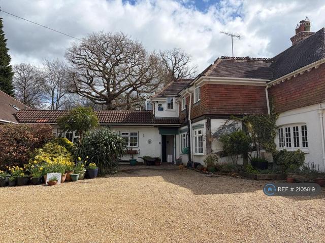 5 bedroom semi detached house to rent