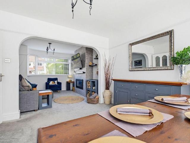 5 bedroom semi detached house to rent