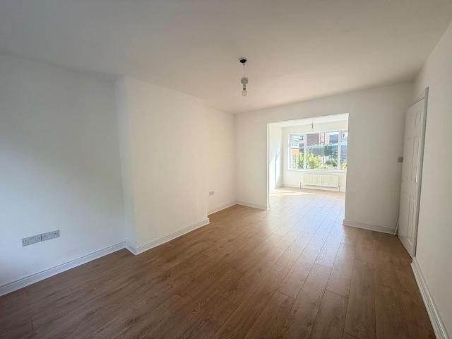 5 bedroom semi detached house to rent