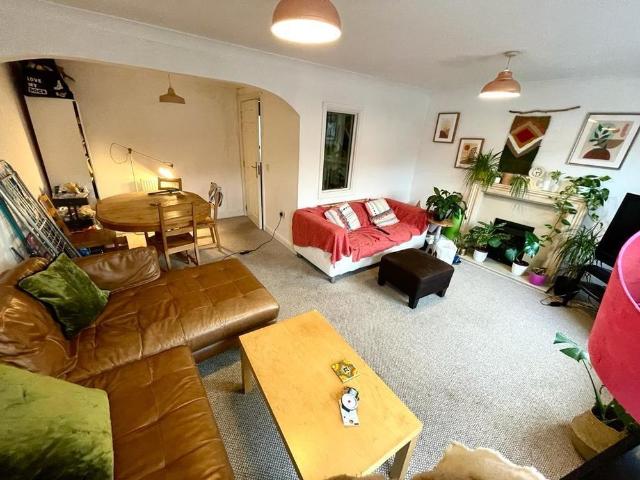 5 bedroom semi detached house to rent