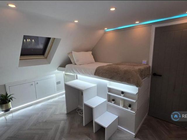 5 bedroom semi detached house to rent