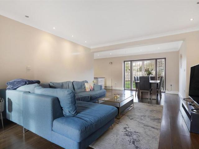 5 bedroom semi detached house to rent