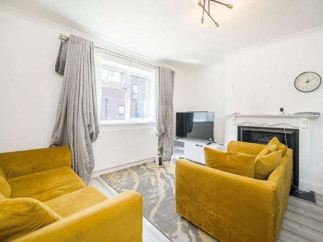5 bedroom semi detached house to rent
