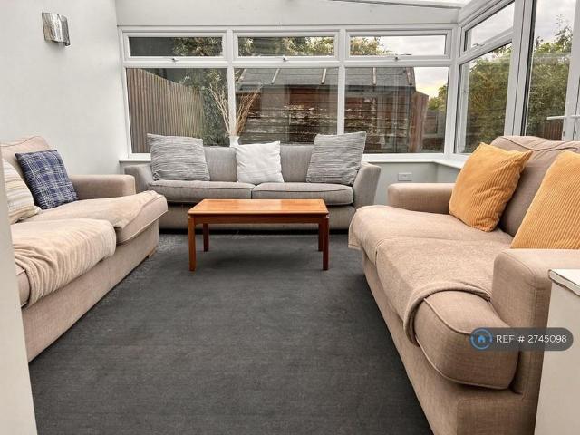 5 bedroom semi detached house to rent
