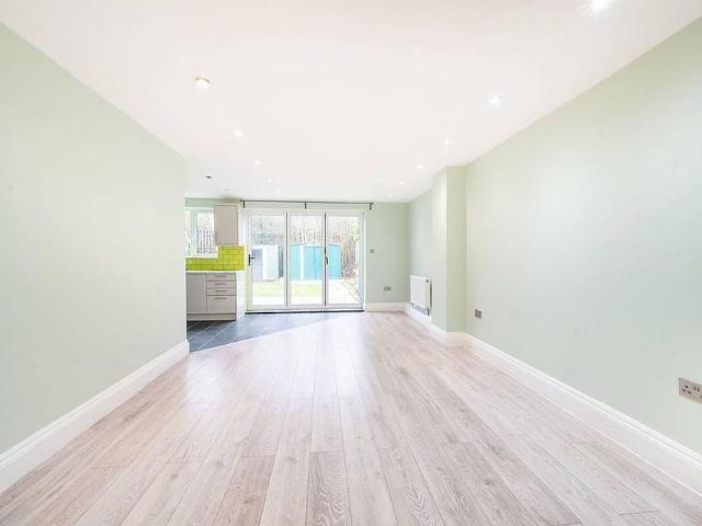 5 bedroom semi detached house to rent