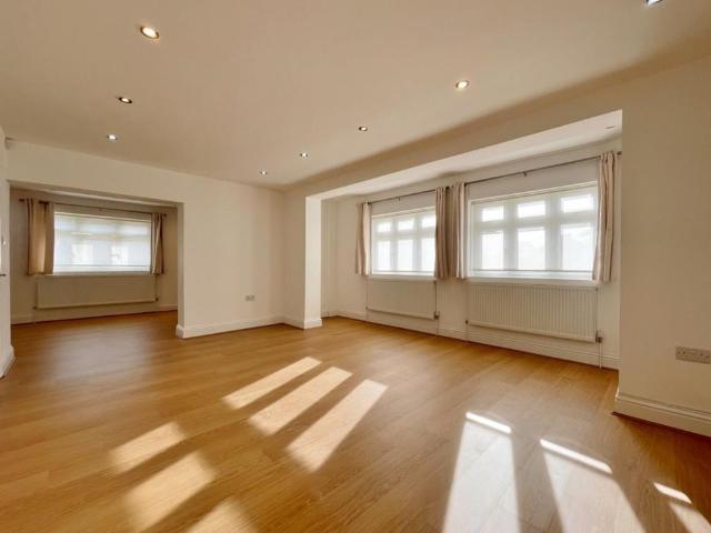 5 bedroom semi detached house to rent