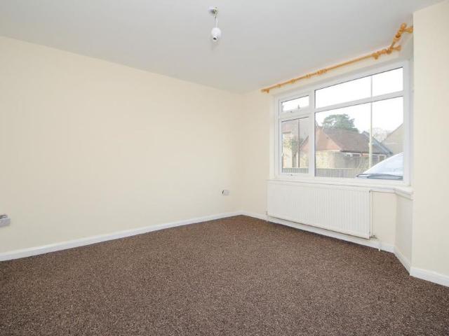 5 bedroom semi detached house to rent