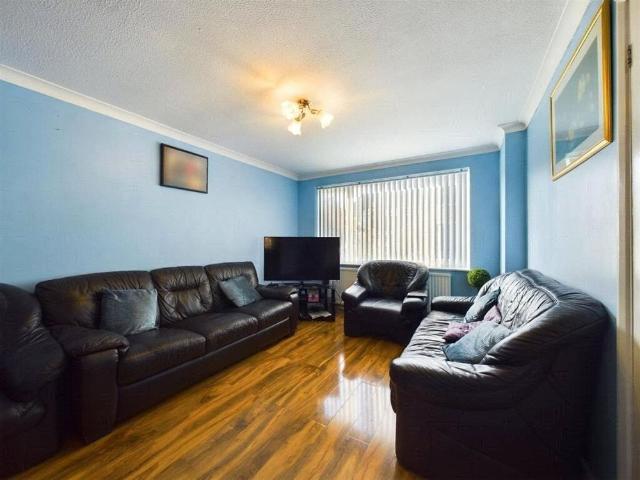 5 bedroom semi detached house to rent