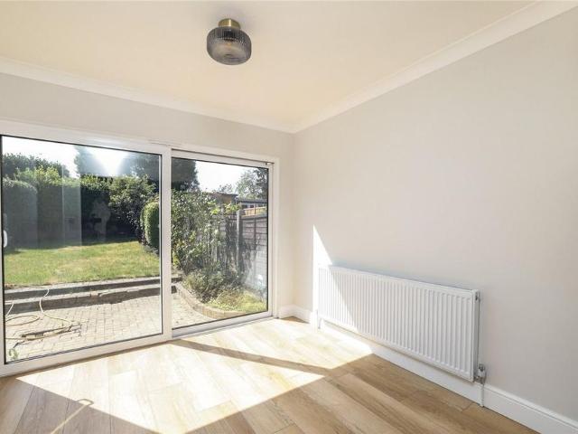 5 bedroom semi detached house to rent