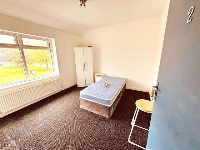 5 bedroom semi detached house to rent