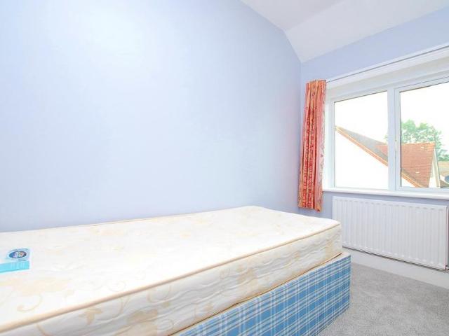 5 bedroom semi detached house to rent