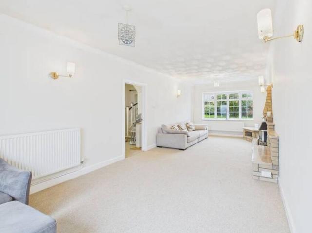 5 bedroom semi detached house to rent
