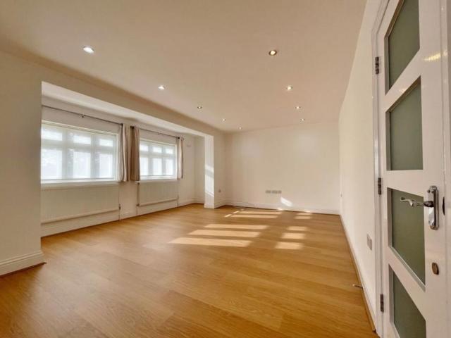 5 bedroom semi detached house to rent
