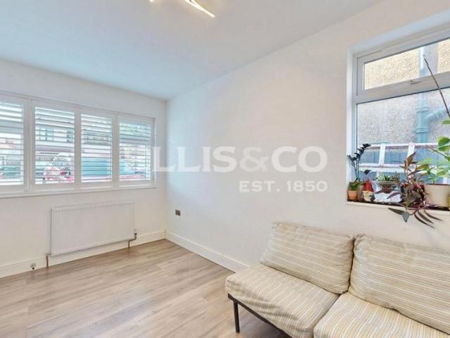5 bedroom semi detached house to rent