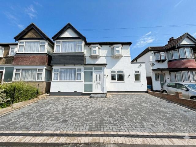 5 bedroom semi detached house to rent
